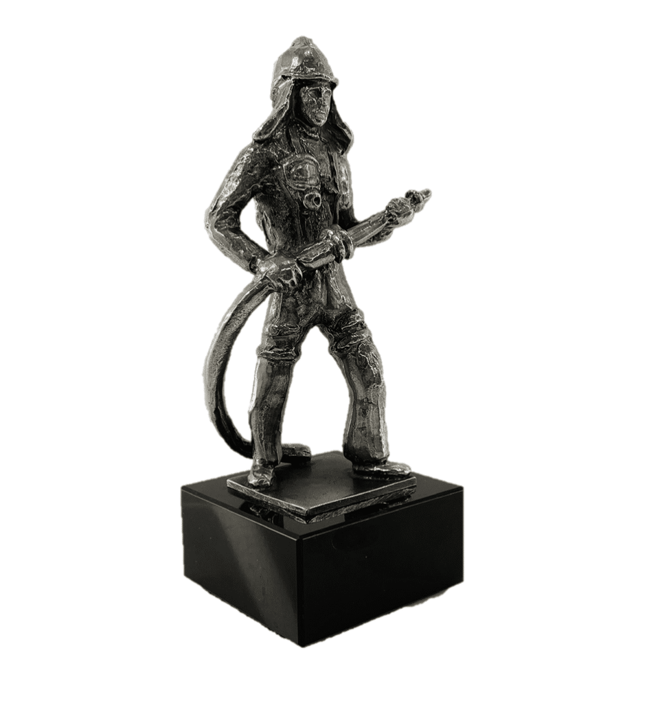 Brandweerman met helm | sportbeker.nl